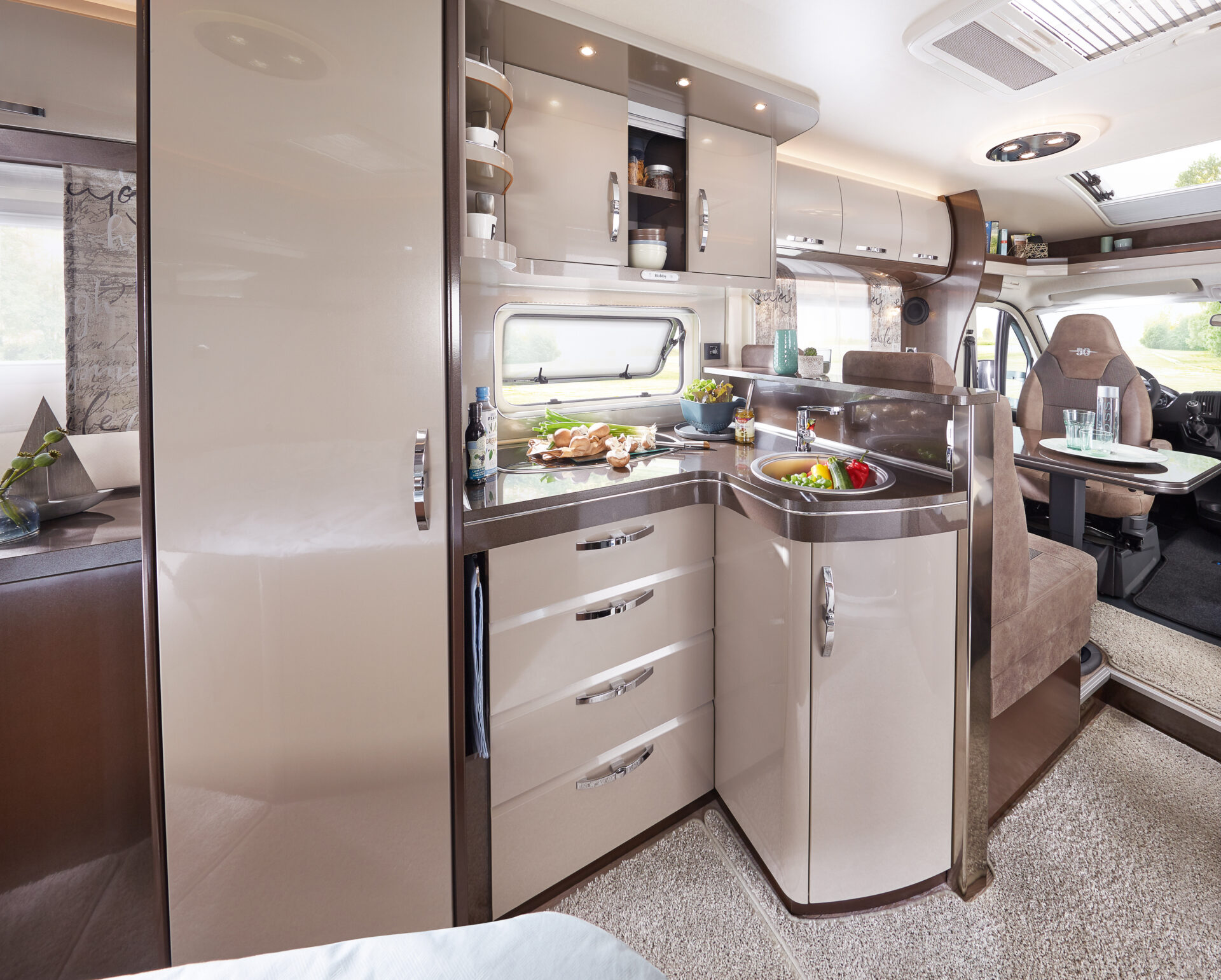 Medium motorhome & camper rental | 4 people | Touring Cars